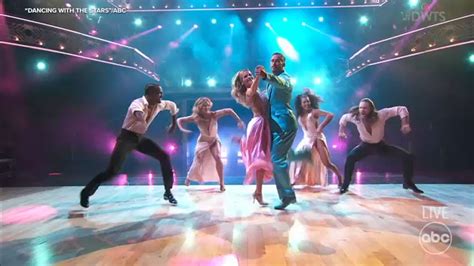 Lea Thompson Artem Chigvintsev Talk Dancing With The Stars Season 19 Week 2 Abc7 Los Angeles