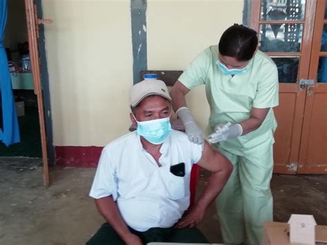 မာန်အောင်မြို့နယ်၌ အသက် ၅၀ နှစ်ထက်နိုင်ငံ့ဝန်ထမ်းများအားကိုဗစ် ၁၉ ရောဂါကာကွယ်ဆေး စတုတ္ထနှင့