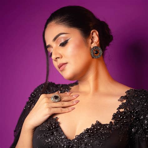 తెలుగు బిగ్ బాస్ లో తొలి మహిళా విన్నర్ శ్రీముఖి అనే మాటలు కూడా