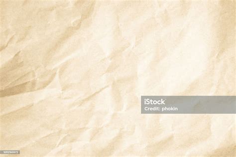 갈색 배경 종이 구겨진된 텍스처와 수채화 빛나는 센터와 그런 지 삽화와 오래 된 빈티지 페이지 베이지 배경에 대한 스톡 사진 및 기타 이미지 Istock