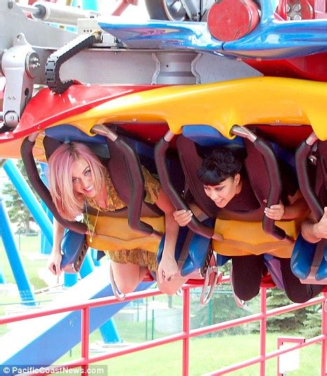 Katy Perry Lets Her Pink Hair Down As She Enjoys A Wild Rollercoaster Ride Daily Mail Online