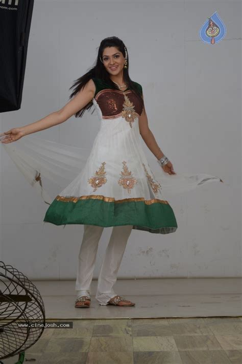 Sakshi Choudhary Gallery Photo 7 Of 80