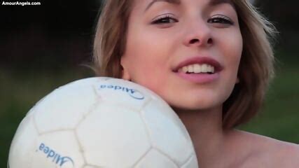 Teen Model Echo Spreads Her Legs For First Time