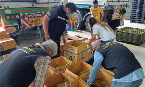 ผู้อำนวยการศูนย์วิจัยและพัฒนาการเกษตรฉะเชิงเทรา ได้สนับสนุนเจ้าหน้าที่พร้อมยานพาหนะ จำนวน 2 ทีม