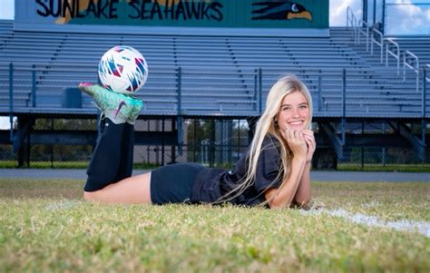 9 Media Day Pose Ideas Soccer Poses Soccer Photography Poses Soccer