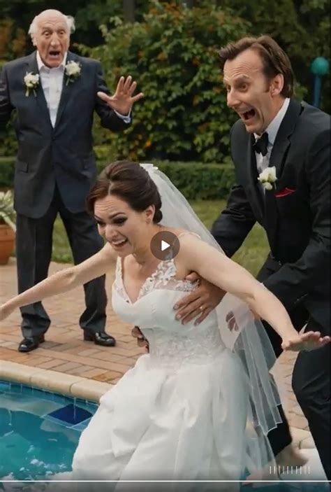 По време на сватбата ми съпругът ме хвърли във фонтан с ледена вода и започна да се смее силно