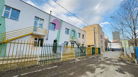 Зайсанд Алтанбогд хотхон сургууль цэцэрлэгтэйгээ ойр цэвэр агаартай дуу чимээ багатай маш гоё