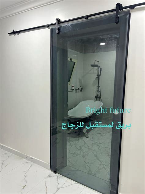 باب سحاب زجاج اسود