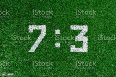 축구 점수 녹색 잔디 창조적 인 점수 판에 그려진 흰색 숫자 일곱과 세 건조한에 대한 스톡 사진 및 기타 이미지 건조한 경기 스포츠 경쟁 Istock