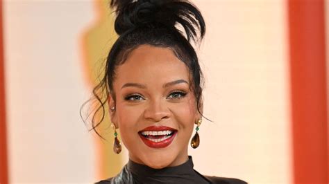 Rihanna Just Keeps Getting Blonder And Blonder By The Minute — See The Photos Allure
