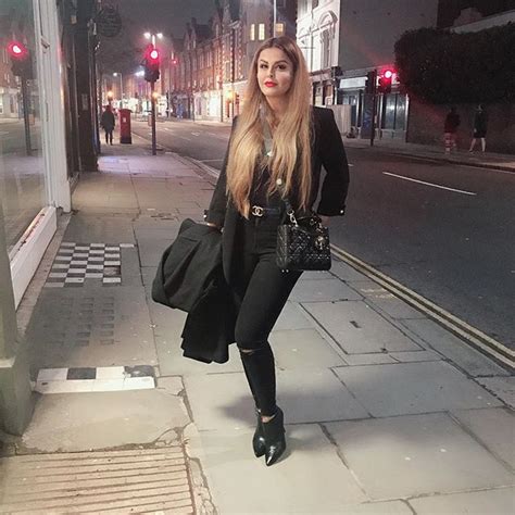 سحر مقدس بیوگرافی سحر خواننده زندگی شخصی و هنری و عکس های او