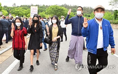 旅韩缅甸人缅怀光州民运烈士 韩联社