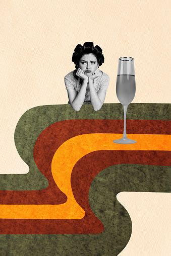 트렌드 삽화 스케치 디자인 몽타주 3d 콜라주 의 냉기 클럽 세상에 알리다 유리 편하게 하다 젊은 여자 음주 파티 슬퍼 불행한 이모티콘 얼굴 알코올 기념일에 대한 스톡 사진