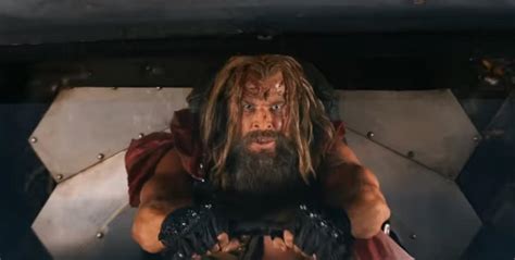 익스트림무비 퓨리오사 크리스 햄스워스 애냐 테일러 조이 캐릭터 첫 모습