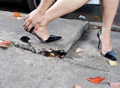 Gambar Cewek Pakai High Heels 58 Koleksi Gambar