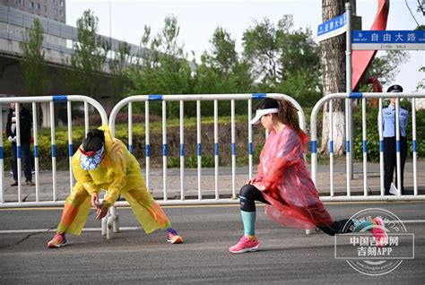 快讯！2023长春马拉松赛起点，选手有序准备中 中国吉林网