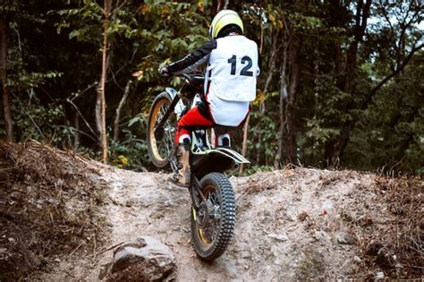 摩托车免抠元素 在野外比赛中尝试摩托车 素材免费下载 626像素 格式 编号68008632 千图网