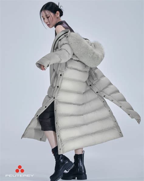 숏 패딩 물결 속 돋보이는 선미 롱 패딩 패션서울