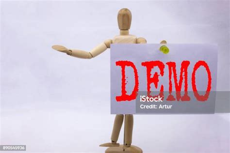 스티커 메모 조각 배경 공간에 작성 된 소프트웨어 데모 데모 비즈니스 개념을 보여주는 텍스트 캡션 영감 쓰기 개념적 손 개념에 대한 스톡 사진 및 기타 이미지 Istock