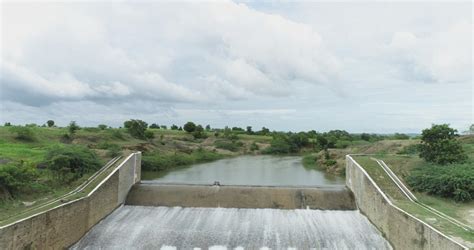 နတ်မောက်မြို့နယ်ရှိ နတ်မောက်ရေလှောင်တမံ ရေပိုလွှဲမှ ၁ ဒသမ ၁ ပေ ဆက်လက်ရေကျော်ကျ လျက်ရှိ