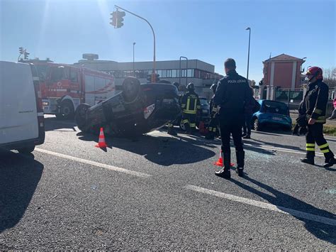 Caselle Incidente Stradale Tra Quattro Auto Tre Feriti Foto