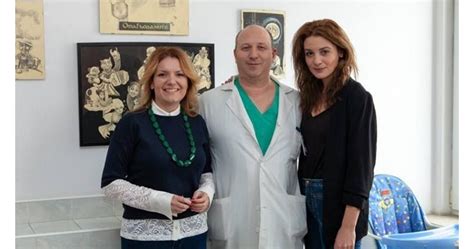 Д р Огнянова дари картините си на „Пирогов”