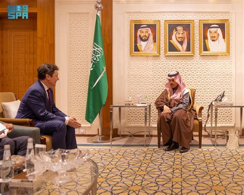 سياسي سمو وزير الخارجية يستقبل رئيس لجنة الشؤون الخارجية ومجموعة