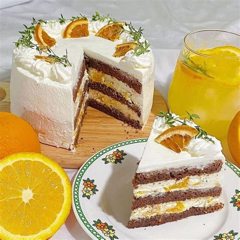 미미테이블s Instagram Post 오렌지 초코 케이크🍊 초코 제누와즈에 오렌지 시럽을 바르고 오렌지제스트를 넣은 오렌지 크림과 오렌지 과육을 샌드한 뒤 마스카포네