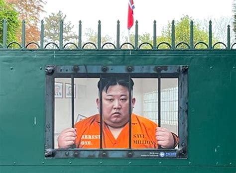 감옥에 갇힌 김정은 그 뒤엔 김일성·김정은 초상화대체 무슨 일