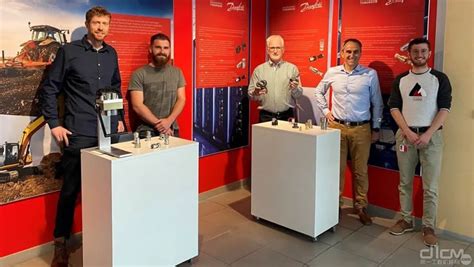 丹佛斯动力系统fd83 —— 引领数据中心液冷未来趋势 丹佛斯动力系统团队快速开发的全新两英寸 Fd83 快换，成功帮助客户满足其对新数据中心机柜的液冷需求。2021年，丹佛斯动力系统美国