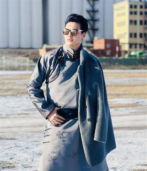 Загвар өмсөгч Э Энхболд ИЙМ УЛС ЯАЖ ХӨГЖИХ ҮҮ ТАС МН