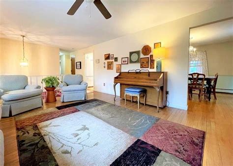 10 Phyllis Rd Foxboro Ma 02035 Redfin 10 Phyllis Rd Foxboro Ma 02035 Redfin