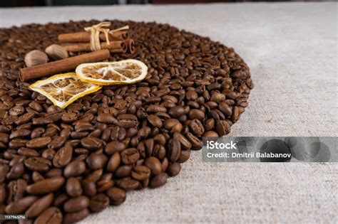 볶은 커피 원두를 배경으로 사용할 수 있습니다 커피 원두의 감촉 갈색에 대한 스톡 사진 및 기타 이미지 갈색 개체 그룹 검은색 Istock