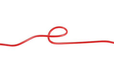 Usb와 어댑터의 와이어 케이블을 클리핑 경로가 있는 흰색 배경에 격리된 곡선 또는 각도로 만들거나 강제합니다 전자 커넥터선택 포커스 0명에 대한 스톡 사진 및 기타 이미지