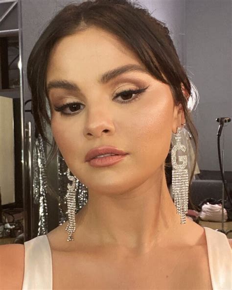7 Ways To Wear Pearlescent Makeup This Spring Blncd Beauty