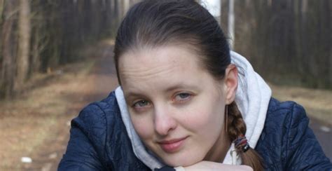 Мене спочатку кинув тато а потім ще й мама і я залишилася сама з дідусем Але виявилося у