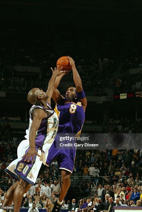 Kobe Bryant Of The Los Angeles Lakers Shoots A Fade Away Jump Shot News Photo Getty Images