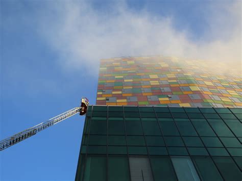 Өндөр барилгад гарсан гал түймрийг унтраах үзүүлэх сургуулийн үеэр нисдэг тэргээр аврах