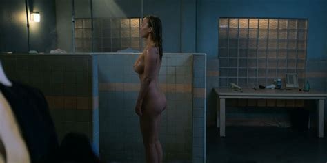 Betty Gilpin Naked Glow 3 Pics GIF Video TheFappening