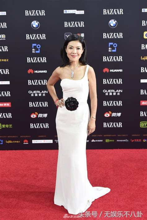 娛樂八卦｜當之無愧的「搶鏡女王」！芭莎慈善夜她五登紅毯！ 每日頭條