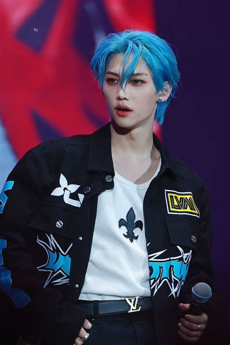 더쿠 겜캐같은 파란머리로 파리에서 레전드 찍은 스키즈 필릭스