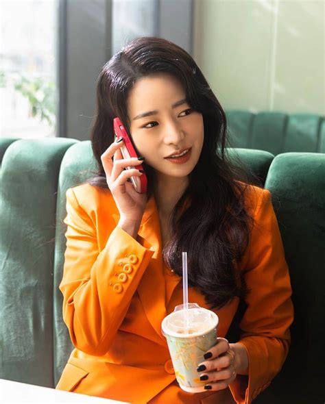 イム・ジヨンさんのインスタグラム写真 イム・ジヨンinstagram「바쁜 커리어우먼느낌 Im신화」3月23日 11時50分 Limjjy2