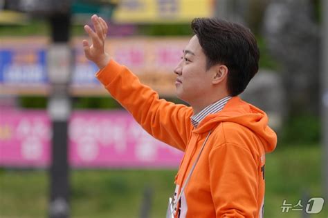 이준석 프란치스코 교황 선종 애도…더 낮은 곳 향할 것 뉴스1