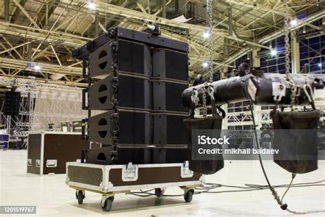 전문 콘서트 무대 장비 설치 라인 어레이 사운드 스피커의 리프팅을 위한 체인 호이스트 상자에 대한 스톡 사진 및 기타 이미지 상자 Live Event