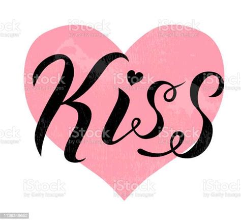 마음으로 흰색 배경에 레터링 텍스트를 키스 낭만적 인 사랑 인쇄 수 제 브러시 서 예 벡터 일러스트입니다 포스터 카드 배너 엽서