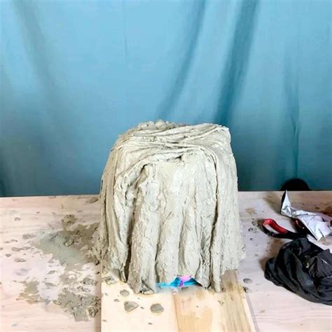 Make A Large Planter By Dipping Fabric In Cement Use Long Balloons For