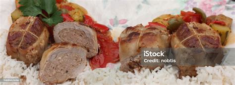 삶은 긴 곡물 쌀과 라따뚜이 프랑스 요리와 함께 제공되는 송아지 고기 파우피에트 0명에 대한 스톡 사진 및 기타 이미지 0명 가지 채소 건강한 식생활 Istock