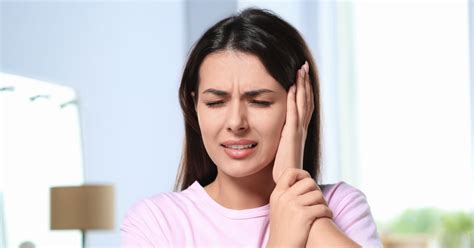 6 Signs You Have An Ear Infection And How To Prevent It The Hearty Soul