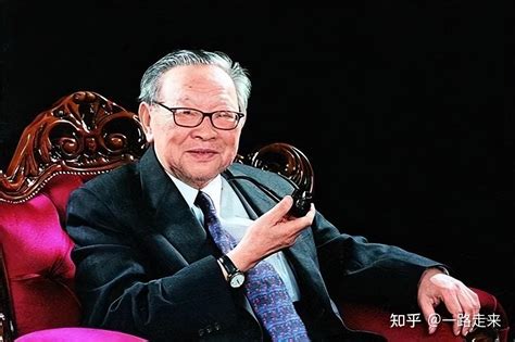 梁羽生真是起名高手，起了三个名垂武侠史的好名字，不输金庸古龙 知乎