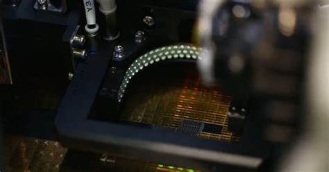 수출 쌍두마차 반도체·배터리 탈중국 가능한가